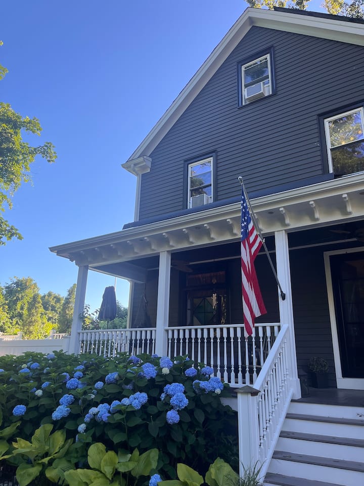 Cozy Apt. By The Sea! Pets Welcome Huge Backyard! - Newport, RI