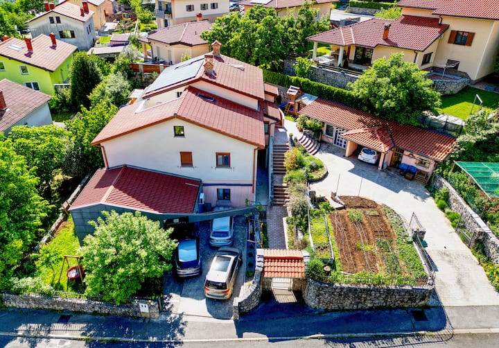 Cozy Apartment Under The Vine - Sežana