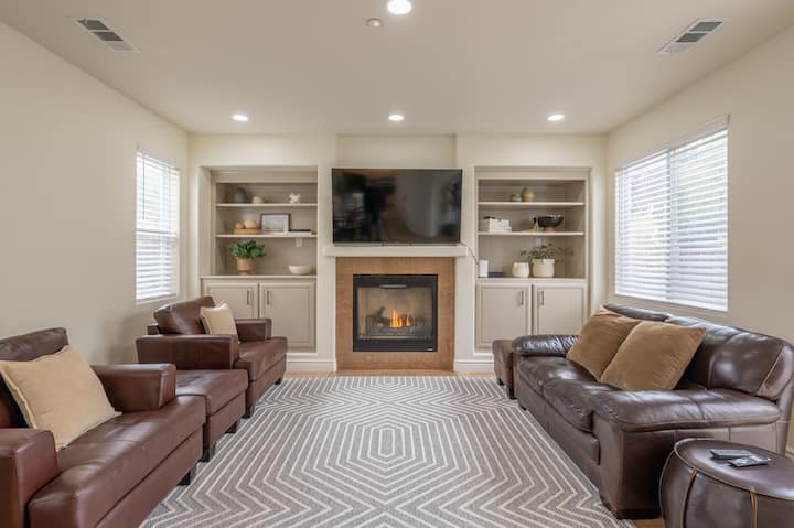 Centrally Located, Bright 4 Bedroom Home - Salinas
