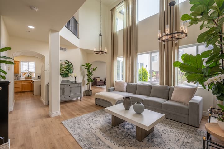 Centrally Located, Bright 4 Bedroom Home - Salinas, CA