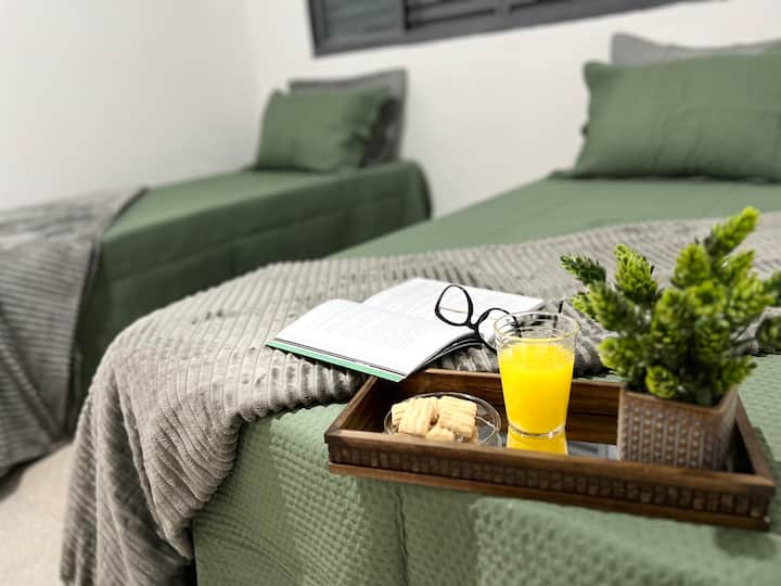 Acolhedora Casa De 03 Quartos - Passos