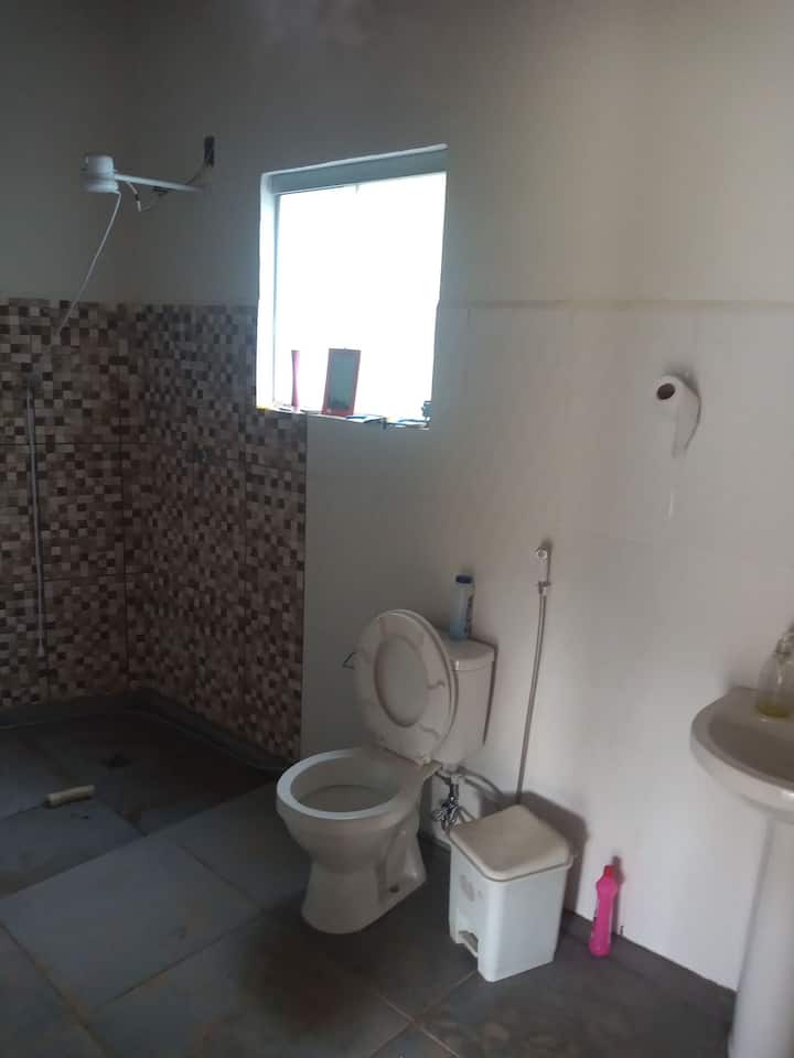 Chale Quarto Simples Com Banheiro. - Socorro