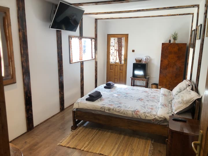 New Hause - Curtea de Argeș