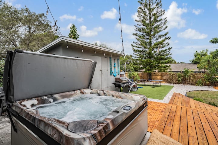 Spacious 3bd/2ba House Near Beaches & Downtown - Clearwater, FL