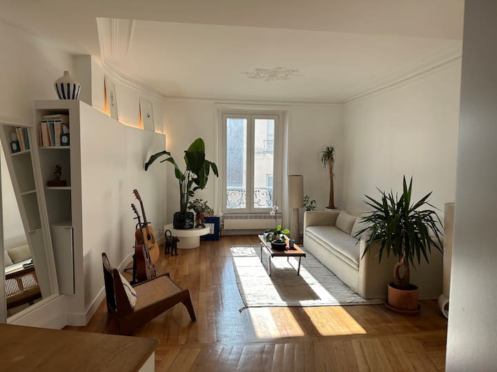 Bright Parisian Apartment - Paris