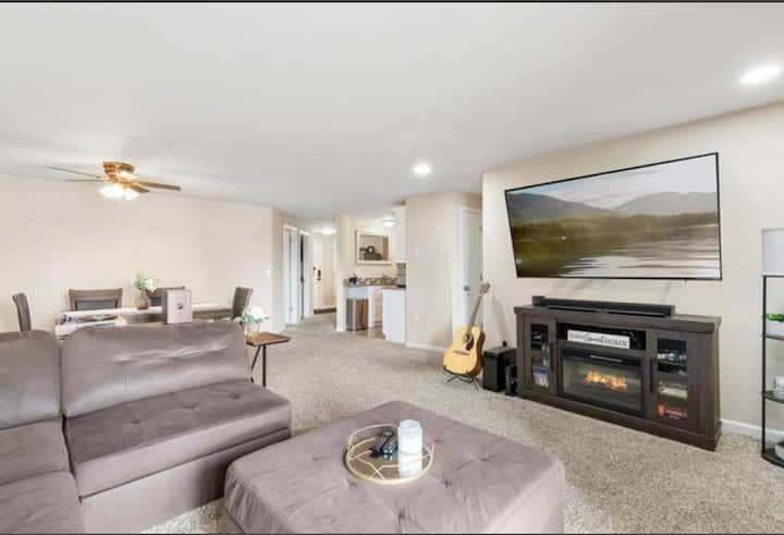 2 Bedroom 2 Bath Spacious Condo 1100sqft - Everett, WA