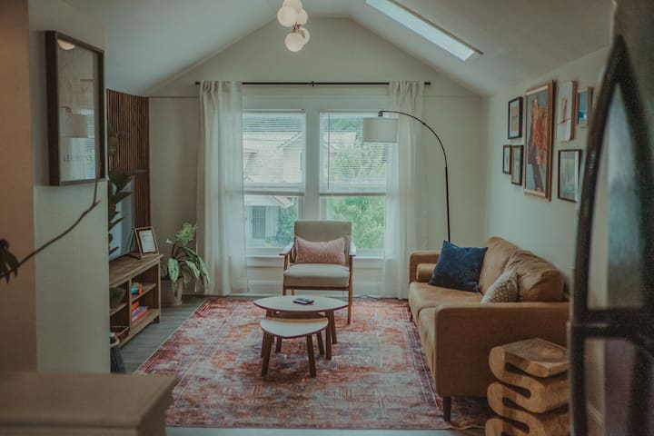 Trendy 2 Bedroom In The Distillery District - Lexington, KY