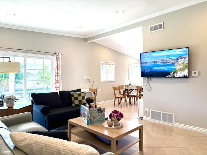 4br Home In Oc | Updated Baths | Large Backyard - Anaheim, CA