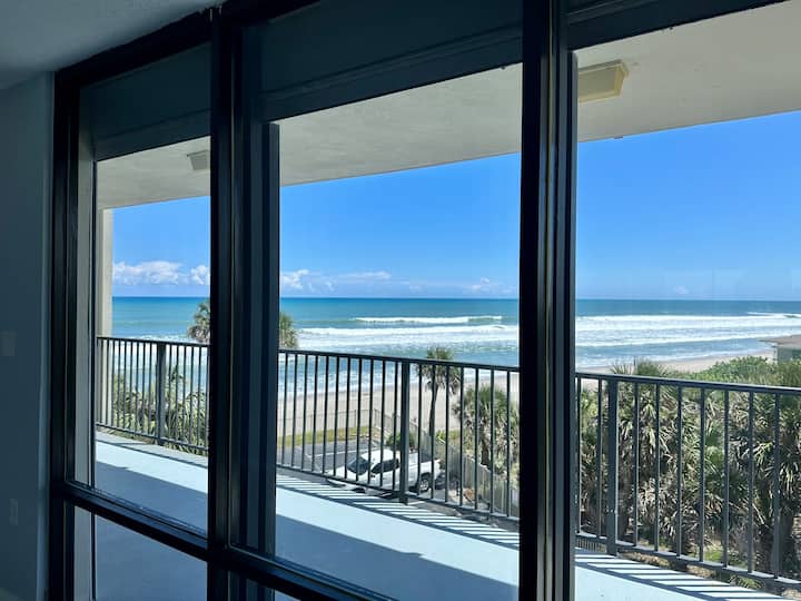 Stunning Ocean Front 2b/2b Condo - Satellite Beach, FL