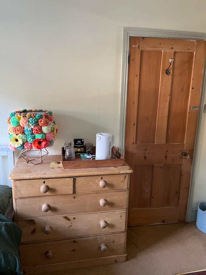Room No1 @98 - Malvern