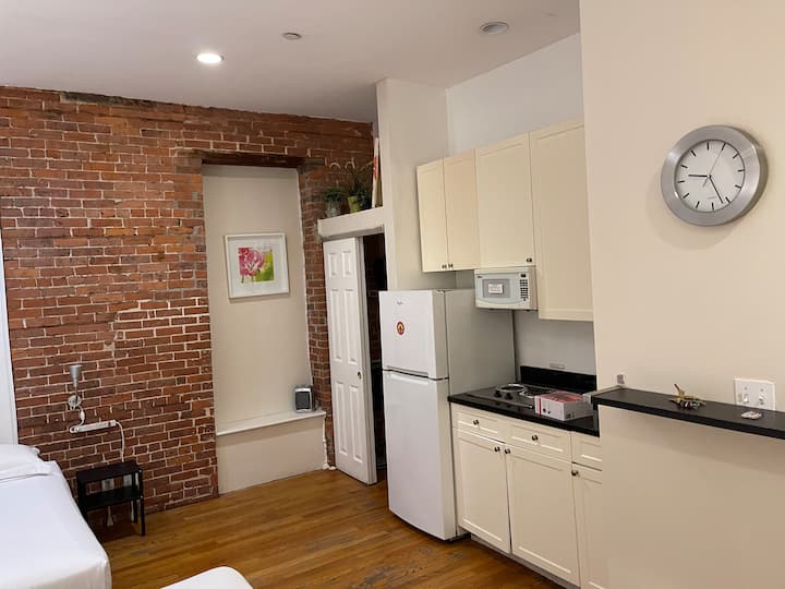 Family Studio/ No Window By Empire State Building - Queens