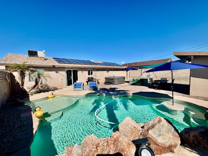Sun & Shade Backyard W/ Garage And Toiletries - Lake Havasu City, AZ
