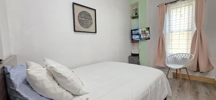 Chagga- 1br Clean-quiet Aptmt-location-rain Shower - Windsor, ON, Canada