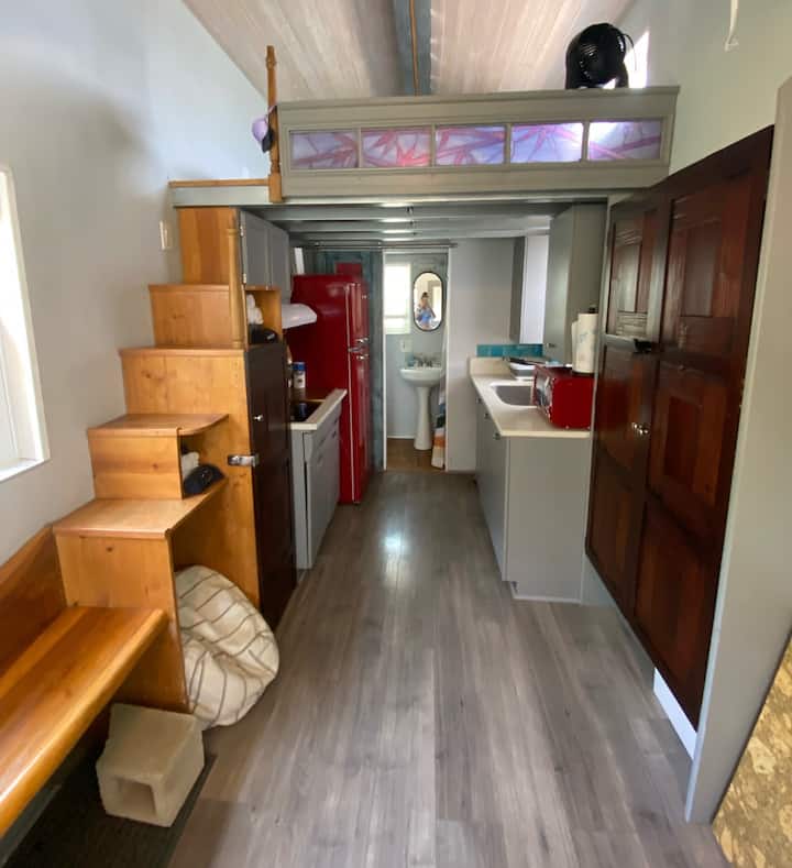 Tiny House W/ Jacuzzi- 25 Min To  6th St Downtown - Lakeway, TX
