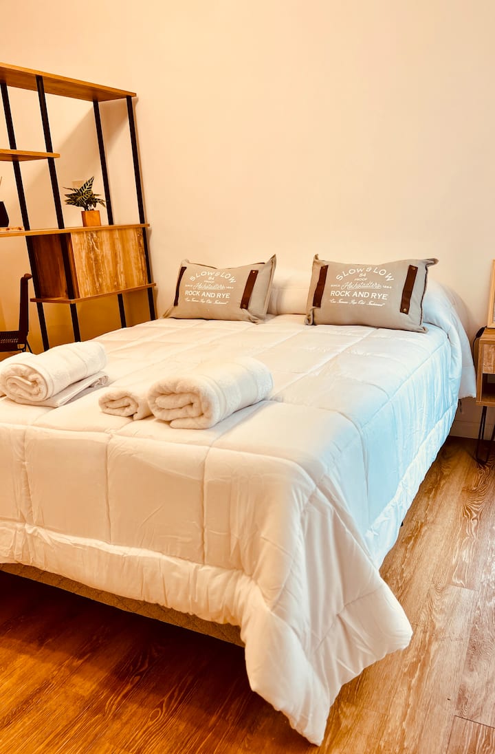 Apartamento Luminoso Con Balcón Francés -Recoleta - Argentina