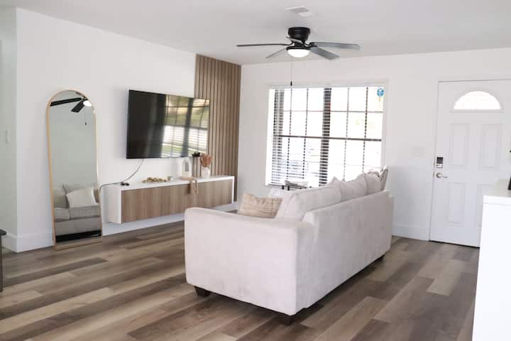5 Min From Chase Stadium | Heated Pool | Mini Golf - Pompano Beach, FL