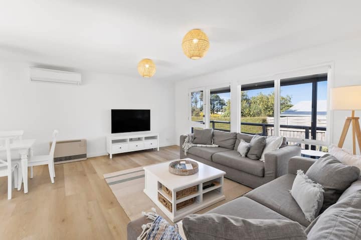 Beach House, 400 Metres To The Beach: Pet Friendly - Ocean Grove