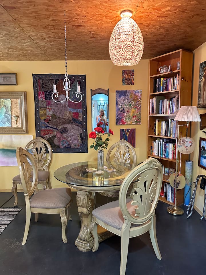 Artsy Annex
Walk To Fairmont Close To Town Plaza - Glen Ellen, CA