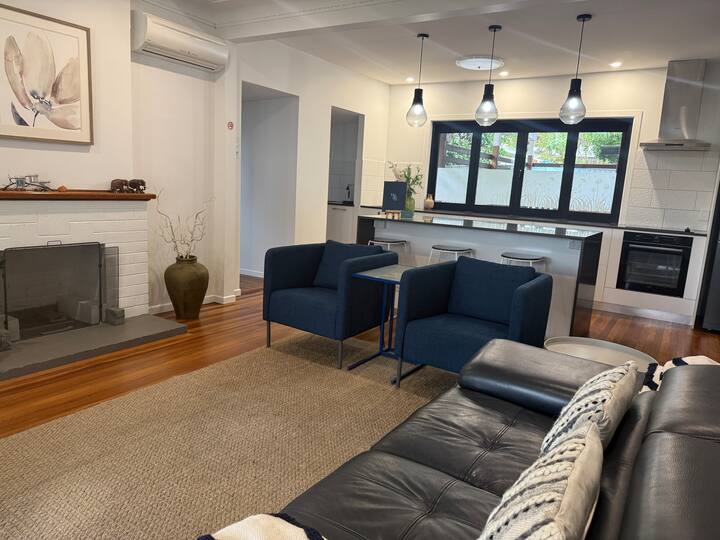 Riverside Guest House, Park Views & Pet Welcome - Oxley