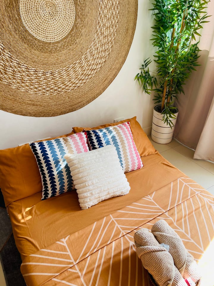 Studio W/ Balcony Staycation Qc Free Swimming - San Mateo