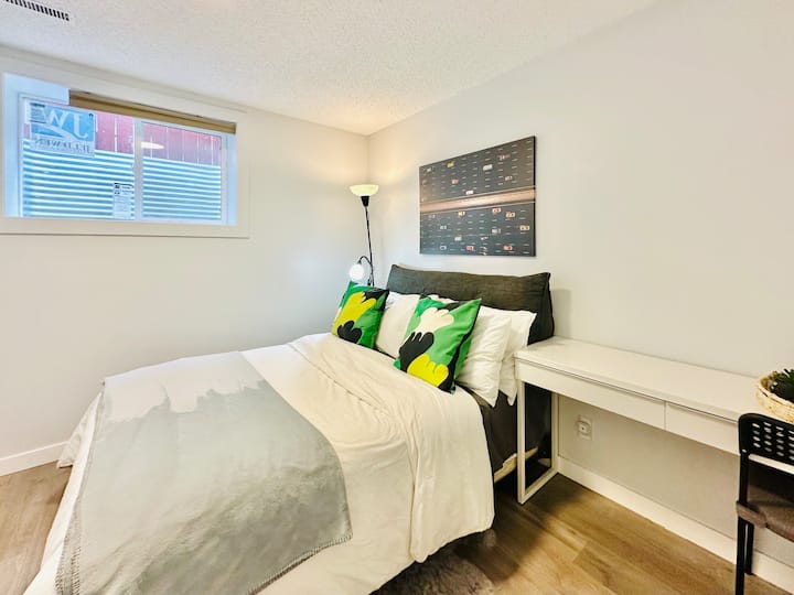 Location! Close To Everything! Free Banff Pass! - Calgary