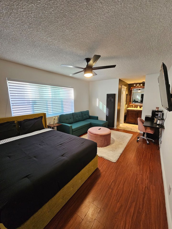 The Perfect Hotel Room - Beverly Park - Los Angeles