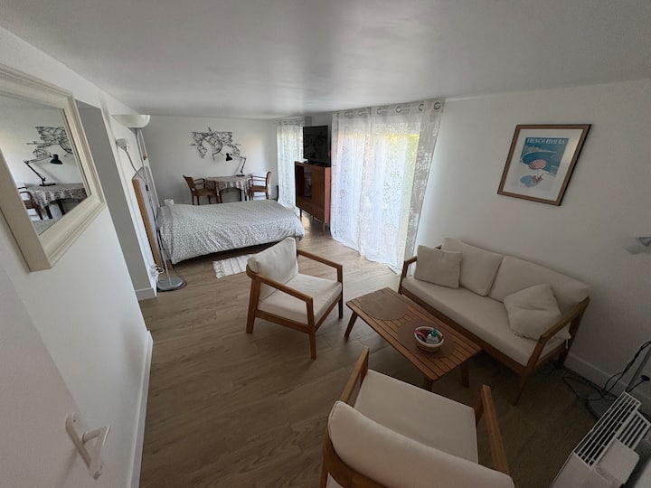 Chambre-studio Indépendante En Rez-de-jardin - Antony