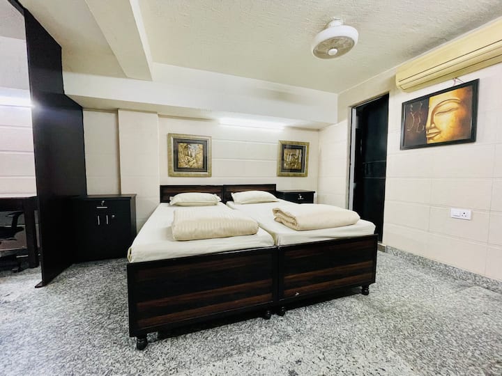 Fully Furnished Room In Cr Park - New Delhi