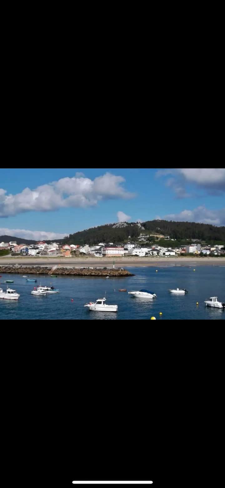 Maison Rose En Bord De Mer - Ortigueira