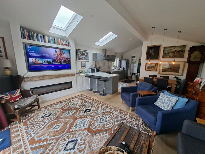 Lanes End - New 3bed/2bath + 5p Hot Tub Inside! - Warminster
