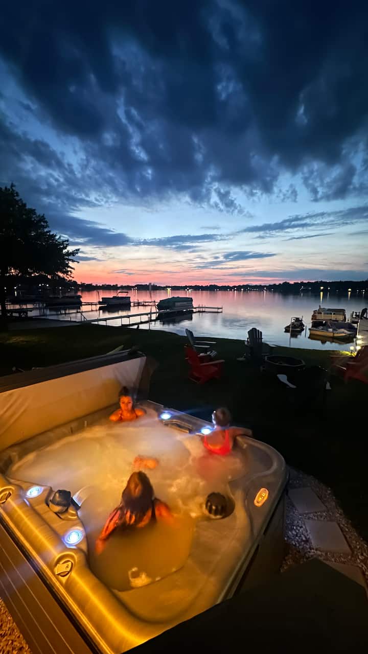 Lakefront Sunset View W/ Hot Tub-private Dock - Jackson, MI