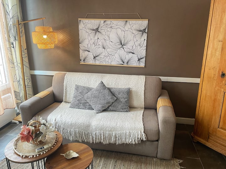 Modern Flat Near Old Town, Easy Check-in - Nice