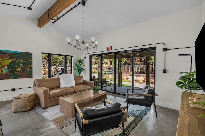 Zion Canyon Casita 3, Steam Shower, Soaking Tub! - Utah