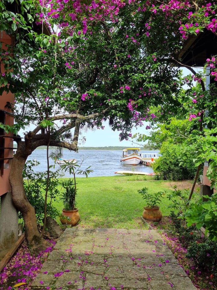 Casa Confortável De Frente Para Lagoa Da Conceição - Florianópolis