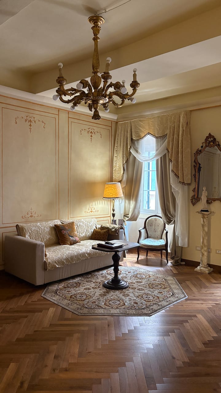 Suite Luxueuse Au Centre De Sarzana A Palazzo Lari - Sarzana