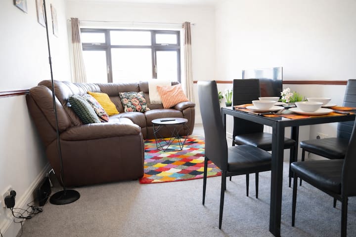 Beachside Apt With Free Parking - Southend-on-Sea