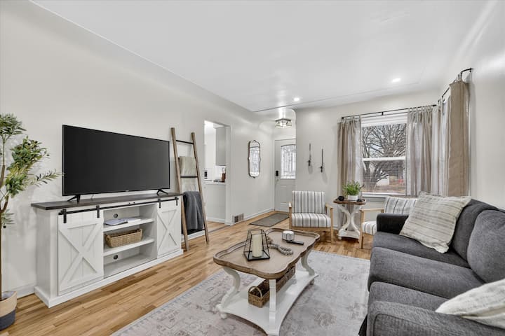 Southern Comfort Cottage + Large Deck | Near Msu - 랜싱