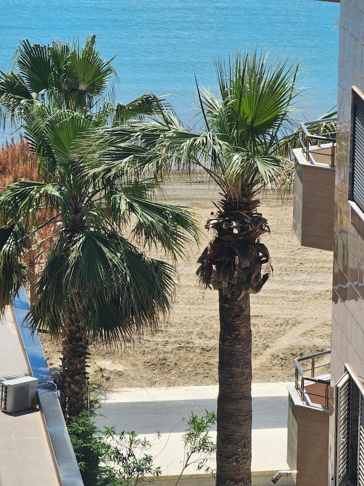 Bral 5 - Family/friendly Beachfront Apartment - Durres