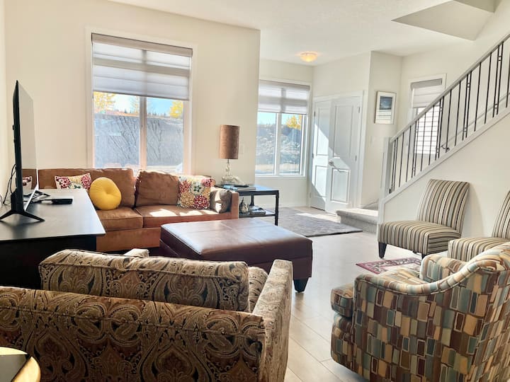 Rockland Park Home: 3br, Easy Access To Banff - Calgary