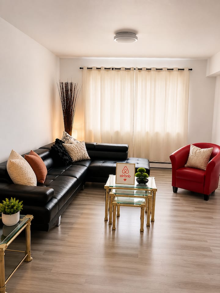 Modern & Large Airbnb In Laval - Laval, Canada