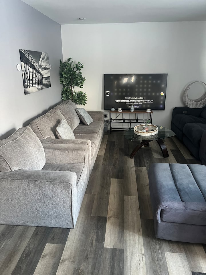 Home Located In Inkster 3 Mins From Dearborn Hts - Dearborn, MI