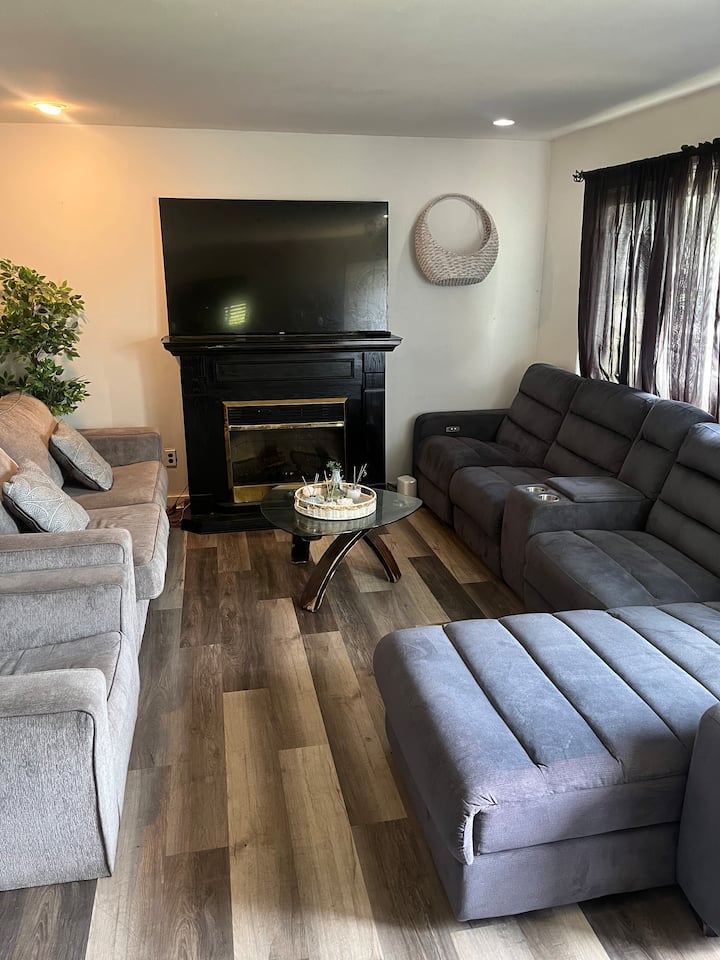 Home Located In Inkster 3 Mins From Dearborn Hts - Dearborn, MI