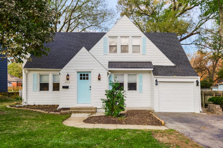 3br 3ba Fairway Home • Dog-friendly • Fenced Yard - Kansas City