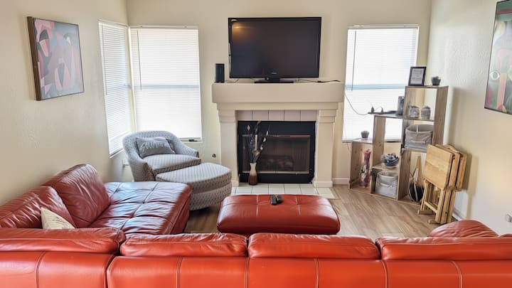 Cozy 5br Family Getaway W/ Bbq Patio & Parking - Palmdale, CA