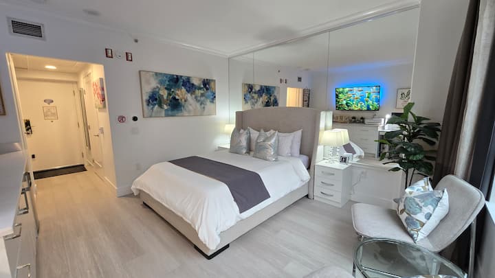 Modern Room @ The Executive Hotel Le Soleil Blding - Vancouver