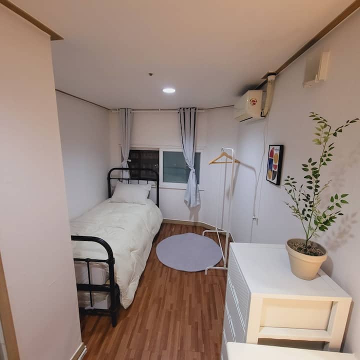 2u호스텔 406호(cheapest In 을지로. 개인샤워실, 세탁시설무료, 청계천뷰) - Seoul