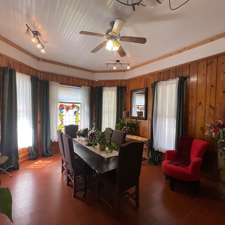 Full Lodging - Chambers - Fortress Of Humanity - Bastrop, TX