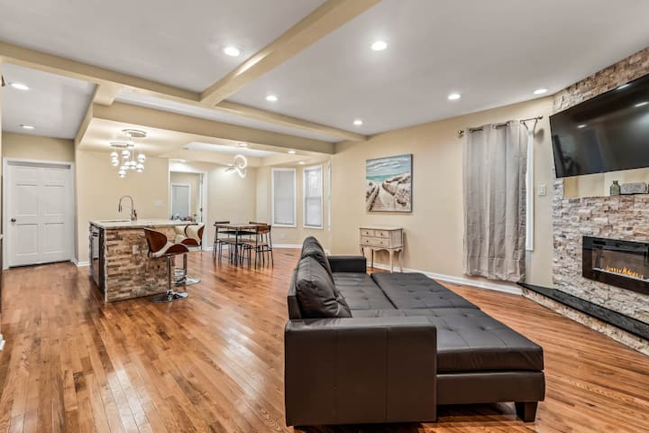 Modern Bay View Retreat Cafés Breweries | Sleeps 7 - Milwaukee