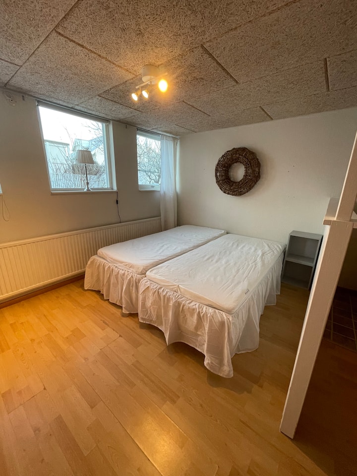 Lägenhet I Villa På ÖCkerö, Ca 5 Min Från Havet - Hönö