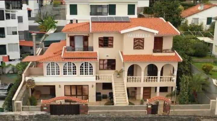 Casa Valhalla -Violet Room-economic Room - Funchal